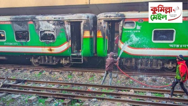 রাজধানীর তেজগাঁওয়ে ট্রেনে আগুন, চার যাত্রীর প্রাণহানি details